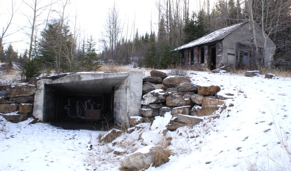 Winter in the Canmore mines – Keep your eyes wide